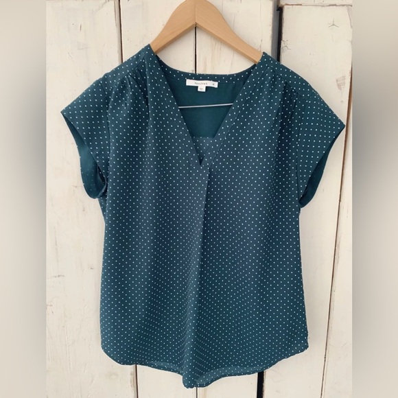 fun 2 fun | Tops | Fun 2 Fun Stitch Fix Green White Polka Short Sleeve ...
